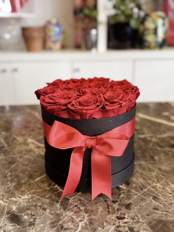 Καπελιέρα με Forever Roses - THE FLOWER COMPANY